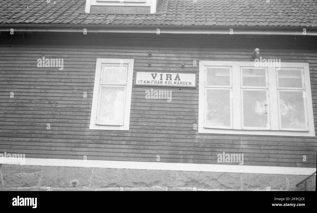 Station sign Black and White Stock Photos & Images - Alamy