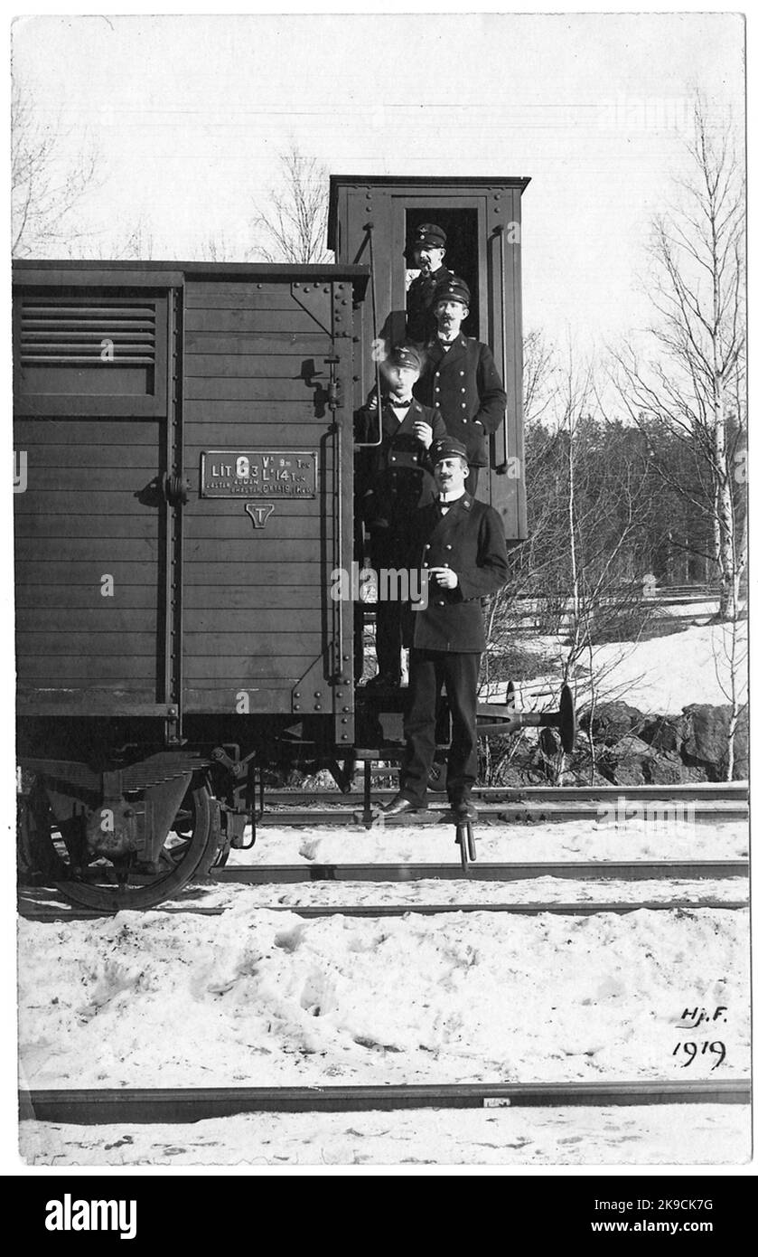 The State Railways, SJ G3 and staff at Torpshammar station Stock Photo ...
