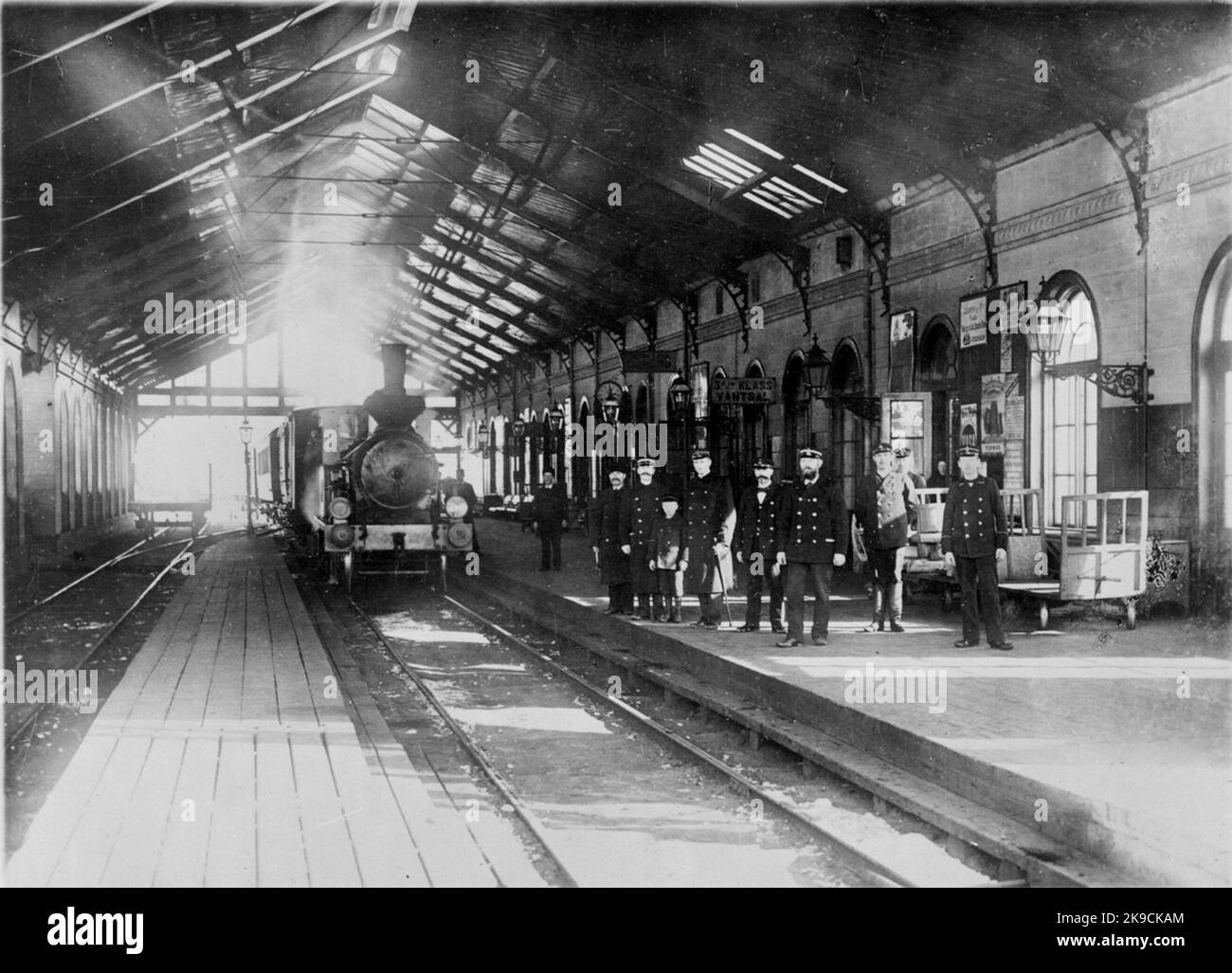 Interior of the railway hall with staff Stock Photo - Alamy