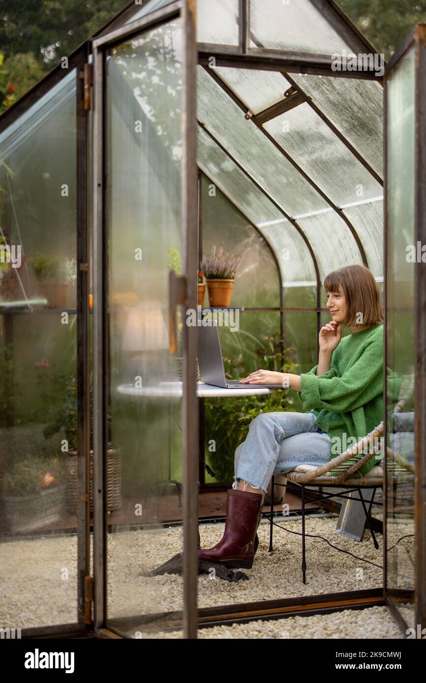 Woman working remotely in outdoor hi-res stock photography and images ...