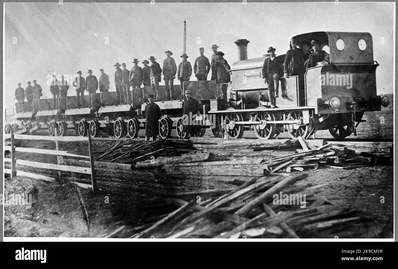 Building of the harbor track in Sarpsborg, steam locomotive "Borregaard ...