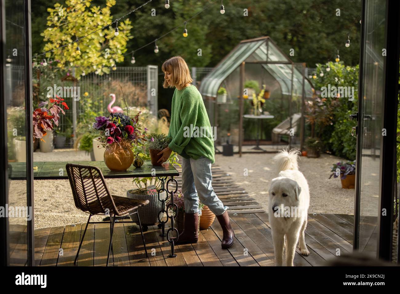 Woman colorful backyard hi-res stock photography and images - Alamy