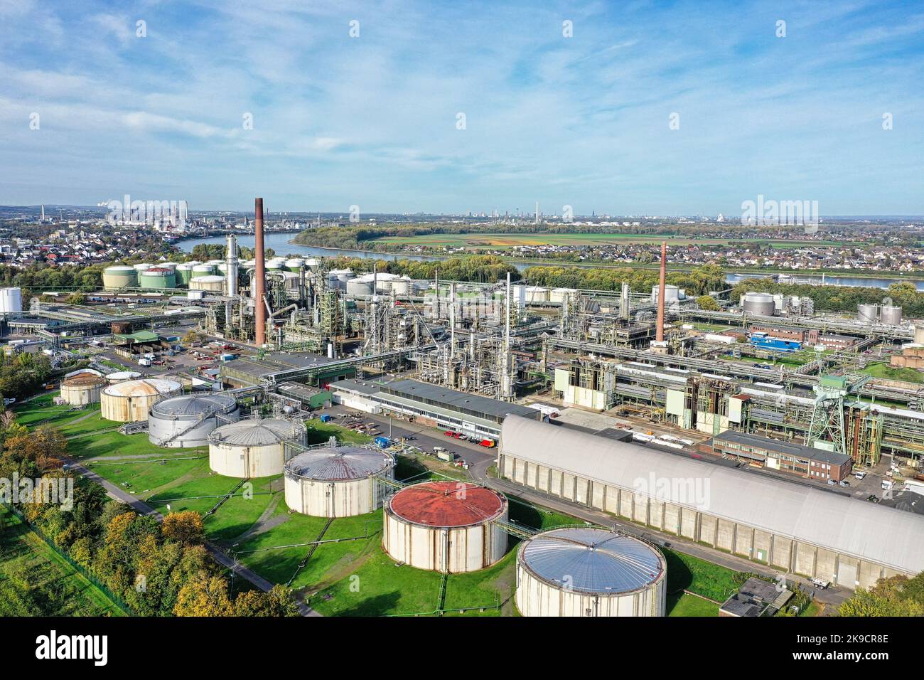 Shell wesseling oil refinery hi-res stock photography and images - Alamy