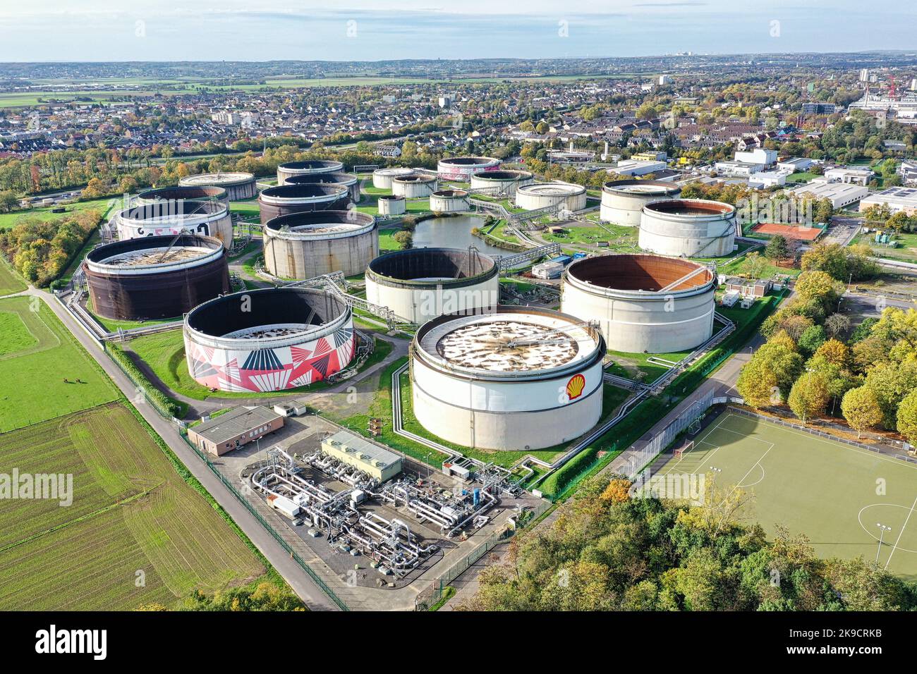 Shell wesseling oil refinery hi-res stock photography and images - Alamy