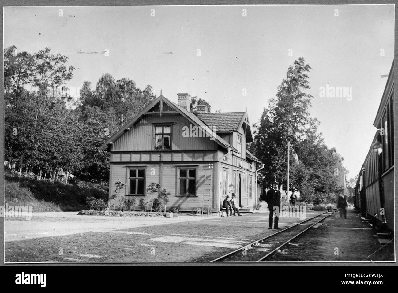 Jönköping-Gripenberg Railway, JGJ. Passenger trains at Stora Hultrum ...