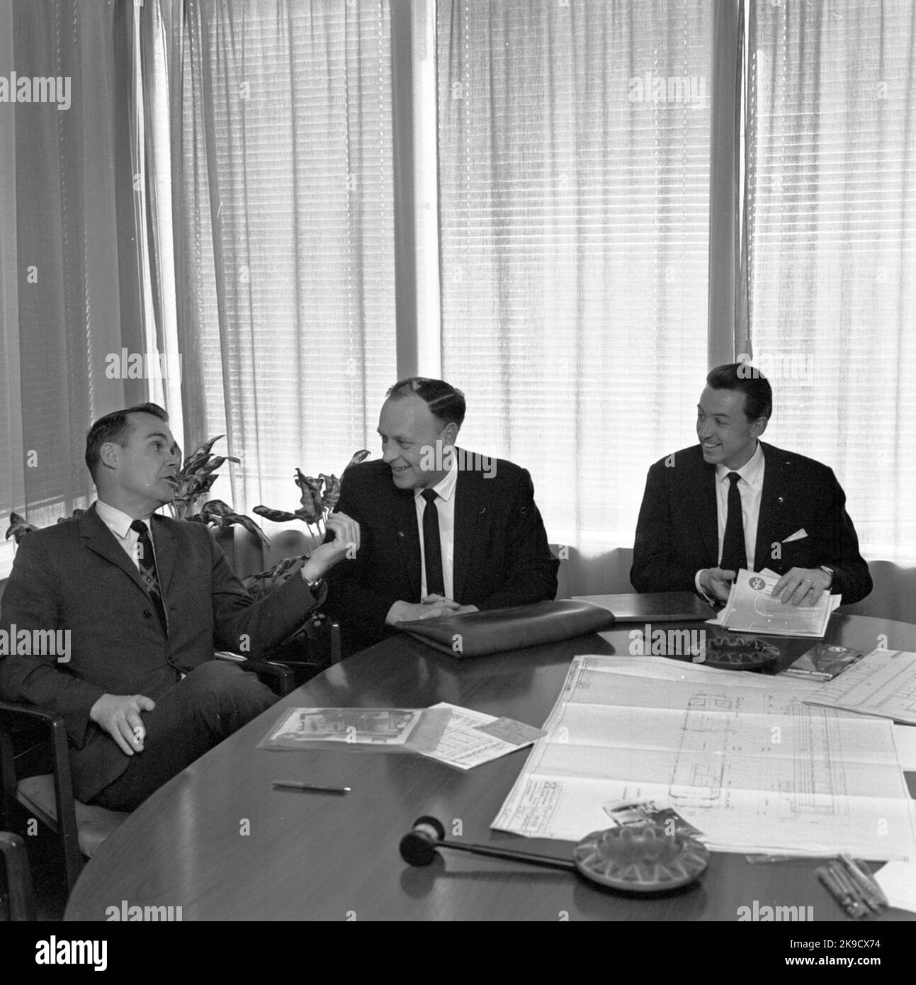 USA. Guests at the traffic restaurant Stock Photo - Alamy