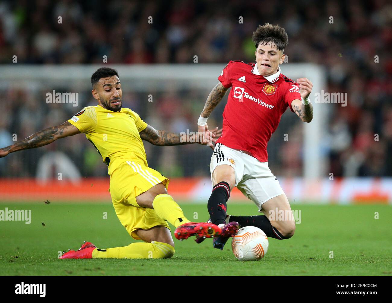 Sheriff's Renan Guedes (left) and Manchester United's Alejandro ...