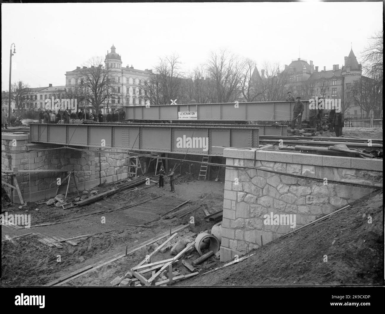 At the construction of the road gate over Trollebergsvägen in Lund ...