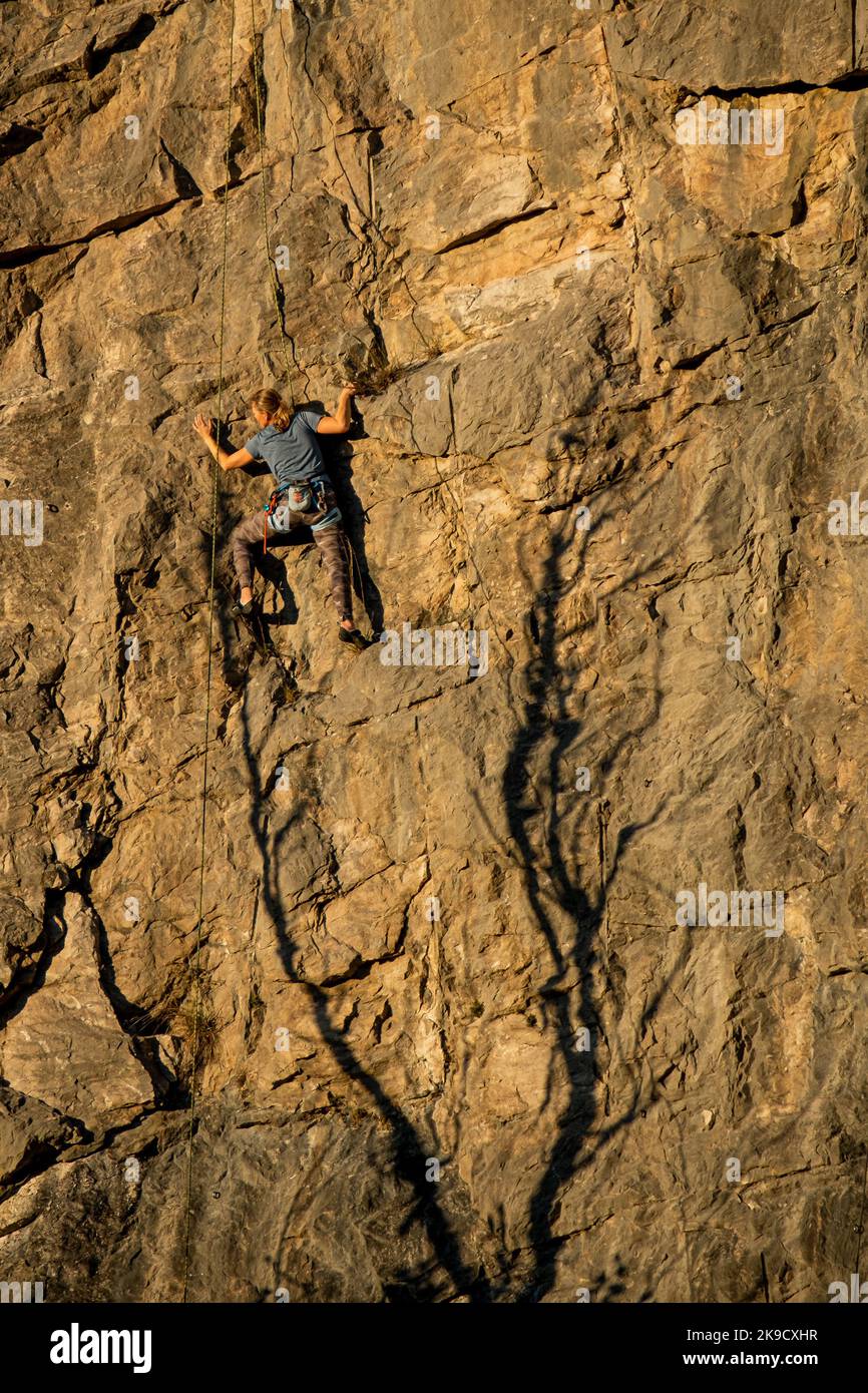 Mountaineer climbing a rock formation hi-res stock photography and ...