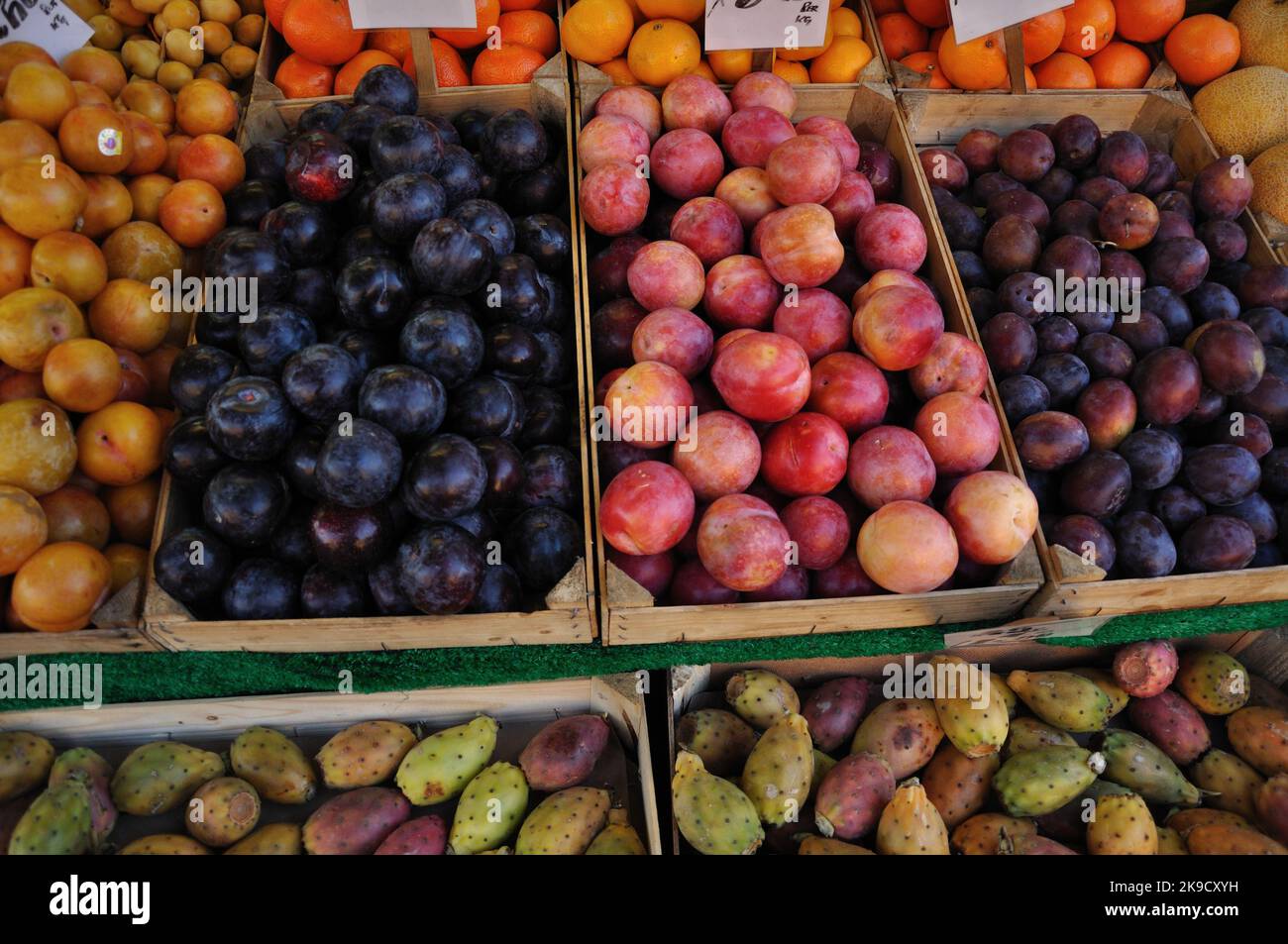 Plums, tangarines and prickly pears, Fruit and Vegetable Shop ...