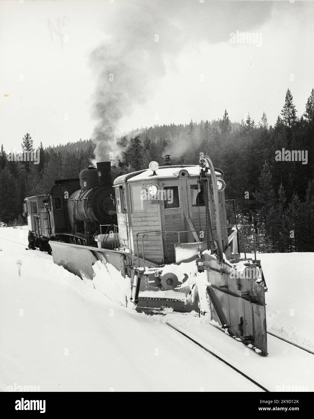 Train track snow hi-res stock photography and images - Alamy