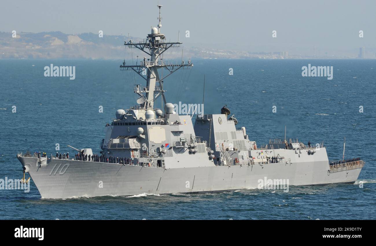 Guided-missile destroyer USS William P. Lawrence (DDG 110)(U.S. Navy ...
