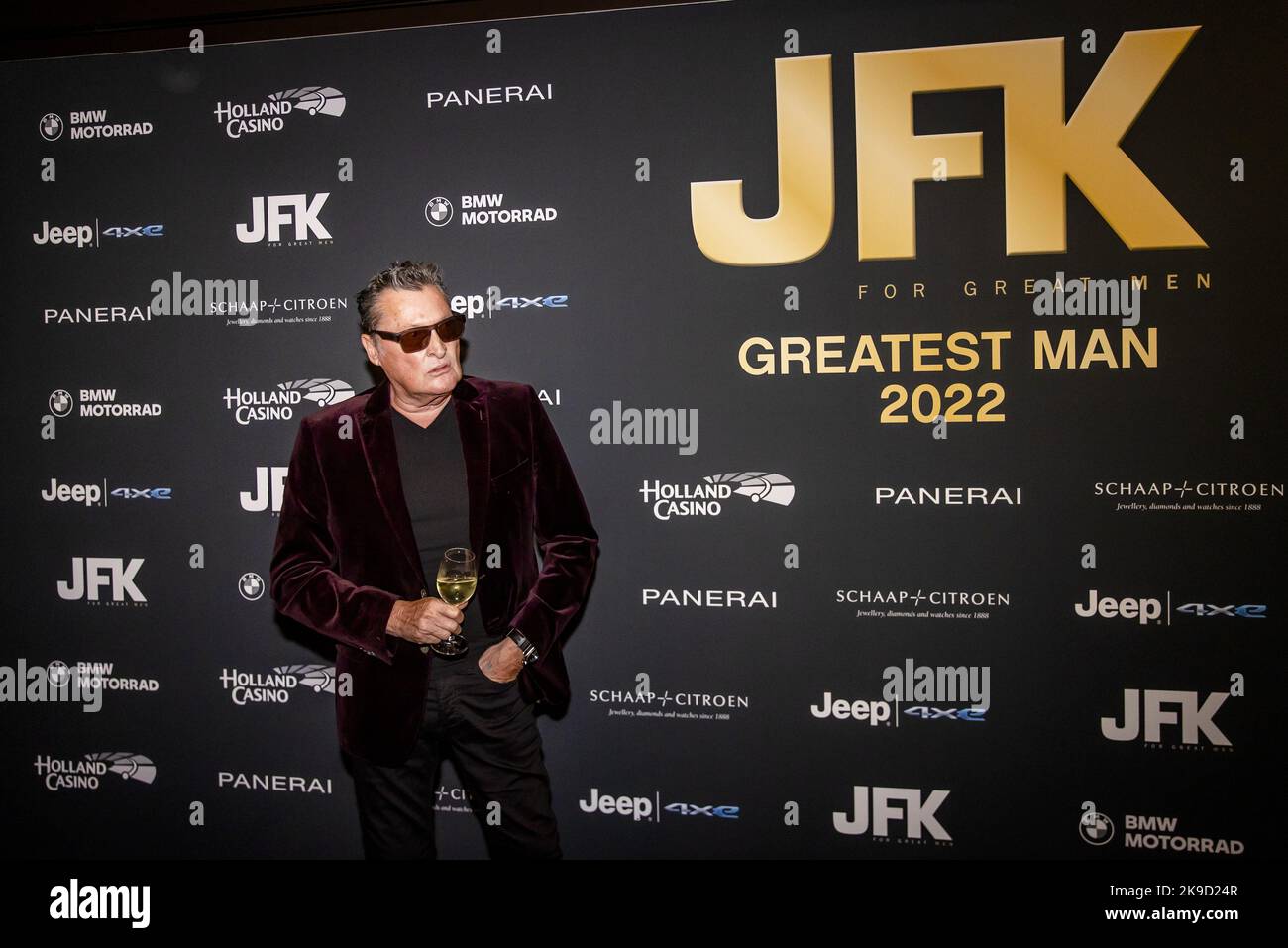 2022-10-27 21:39:47 AMSTERDAM - Singer Barry Hay has been named JFK's ...