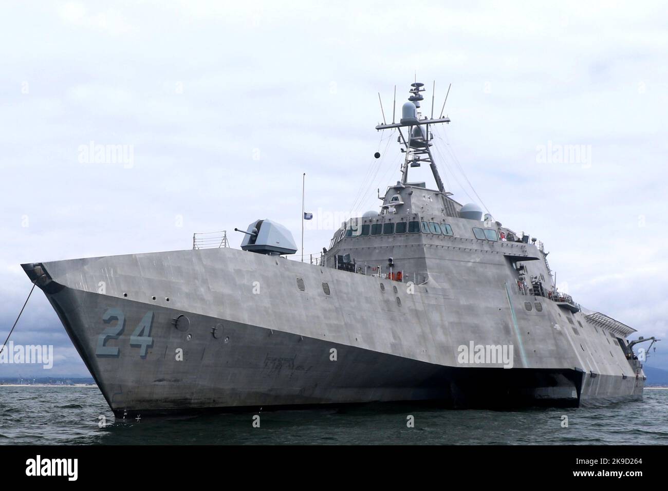 Combat ship uss oakland hi-res stock photography and images - Alamy