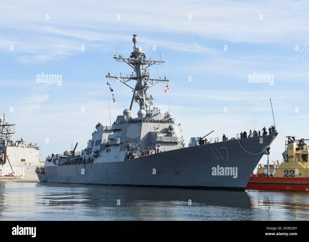 The Arliegh Burke-class guided-missile destroyer USS Paul Ignatius (DDG ...