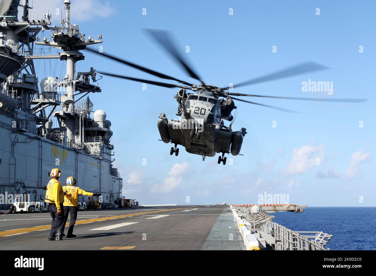 A CH-53 Super Stallion helicopter assigned to Marine Medium Tiltrotor ...