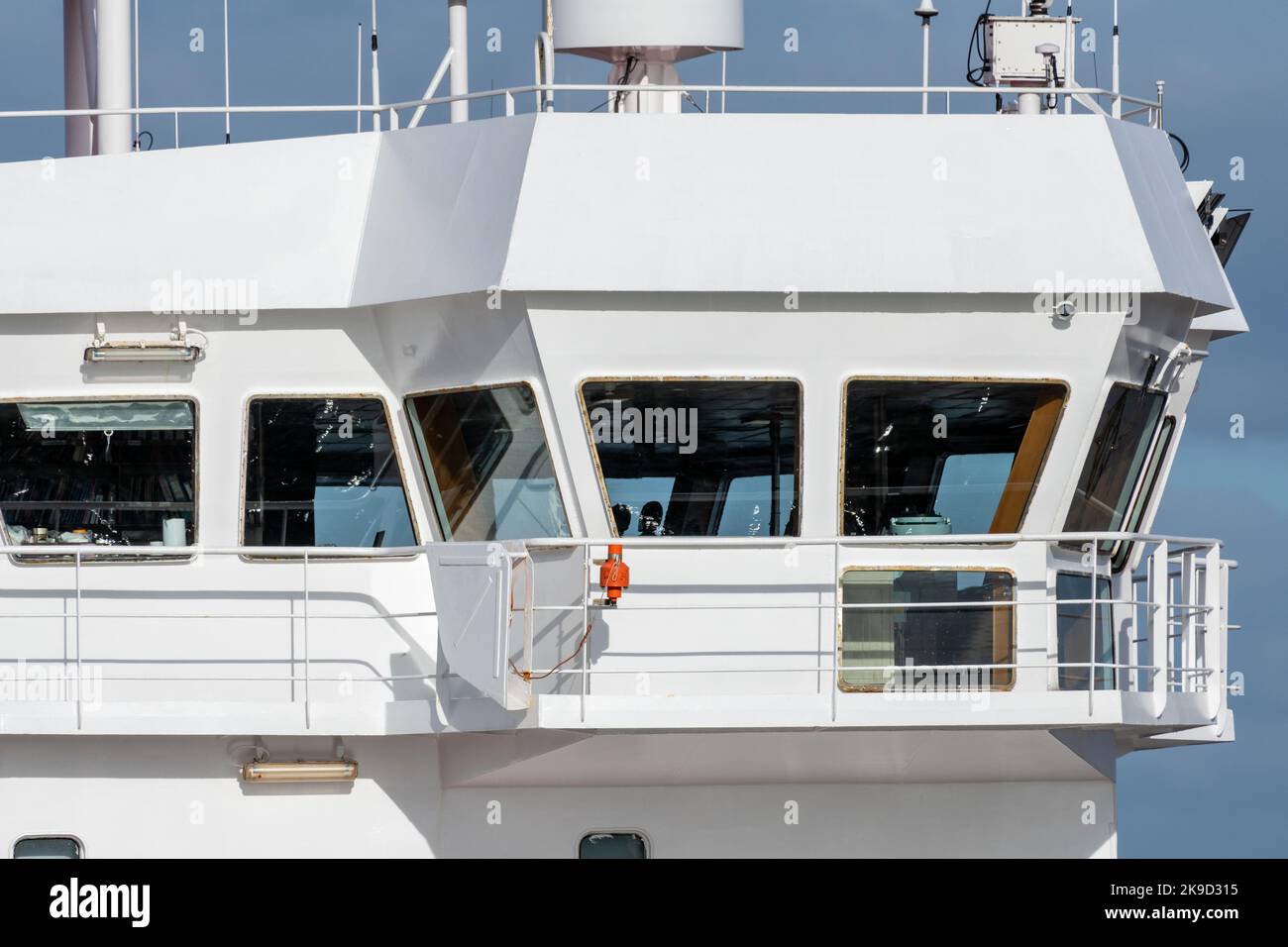 Ship bridge windows hi-res stock photography and images - Alamy