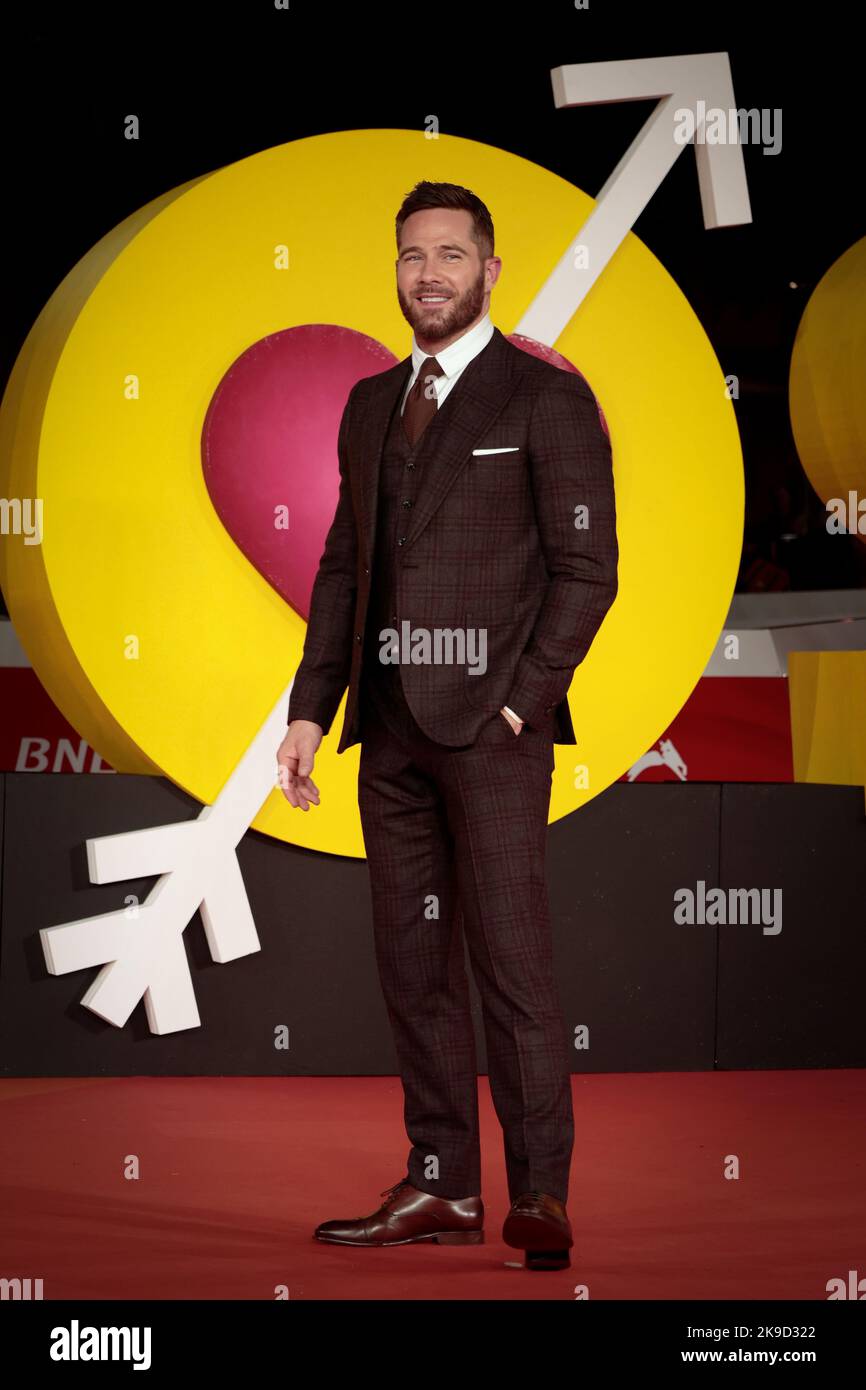 Luke Macfarlane 2022