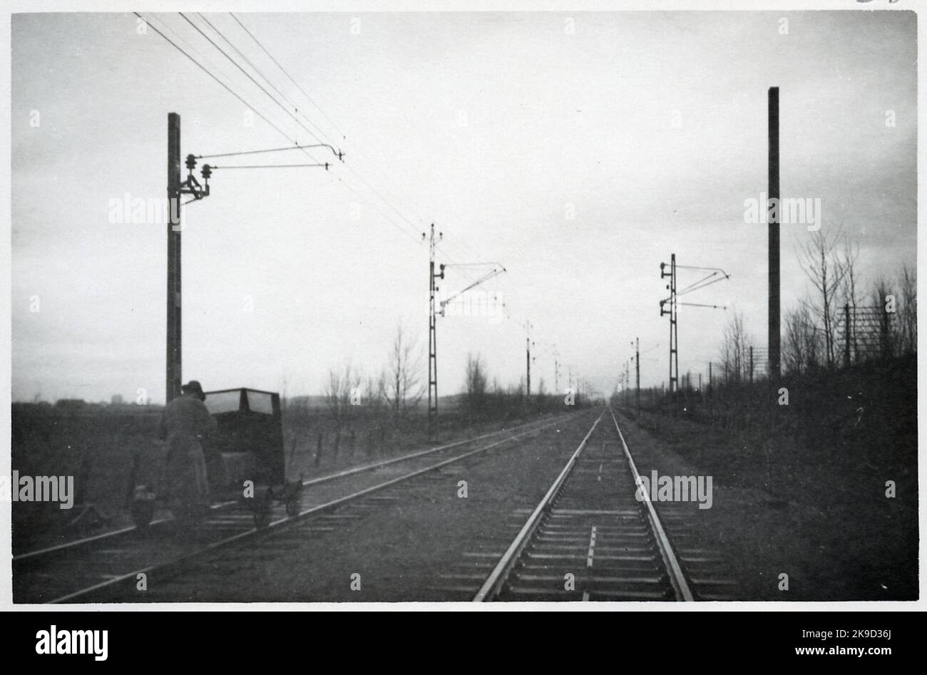 Electrified rail on the line between Hallsberg - Örebro Stock Photo - Alamy