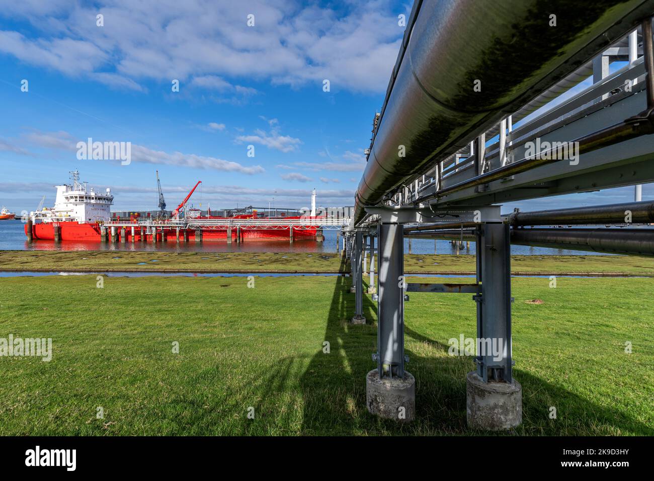 tanker at oil terminal in harbour Stock Photo - Alamy