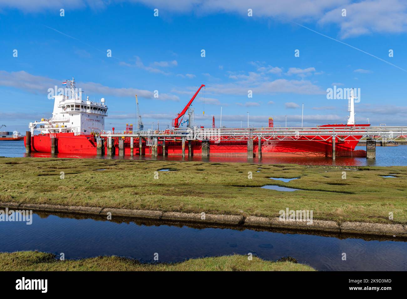 tanker at oil terminal in harbour Stock Photo - Alamy