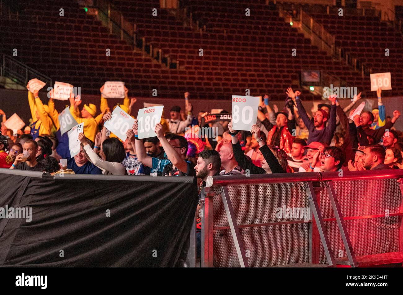 180 darts hi-res stock photography and images - Alamy