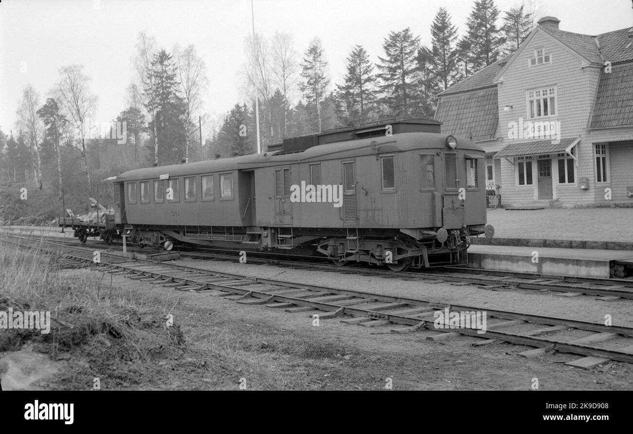 Diesel electric motor car. Stockholm - Nynäs Railway, SNJ XBF03 3 Stock ...