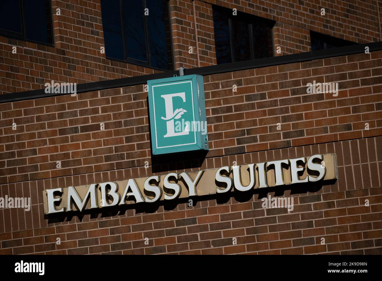 Embassy suites logo hi-res stock photography and images - Alamy