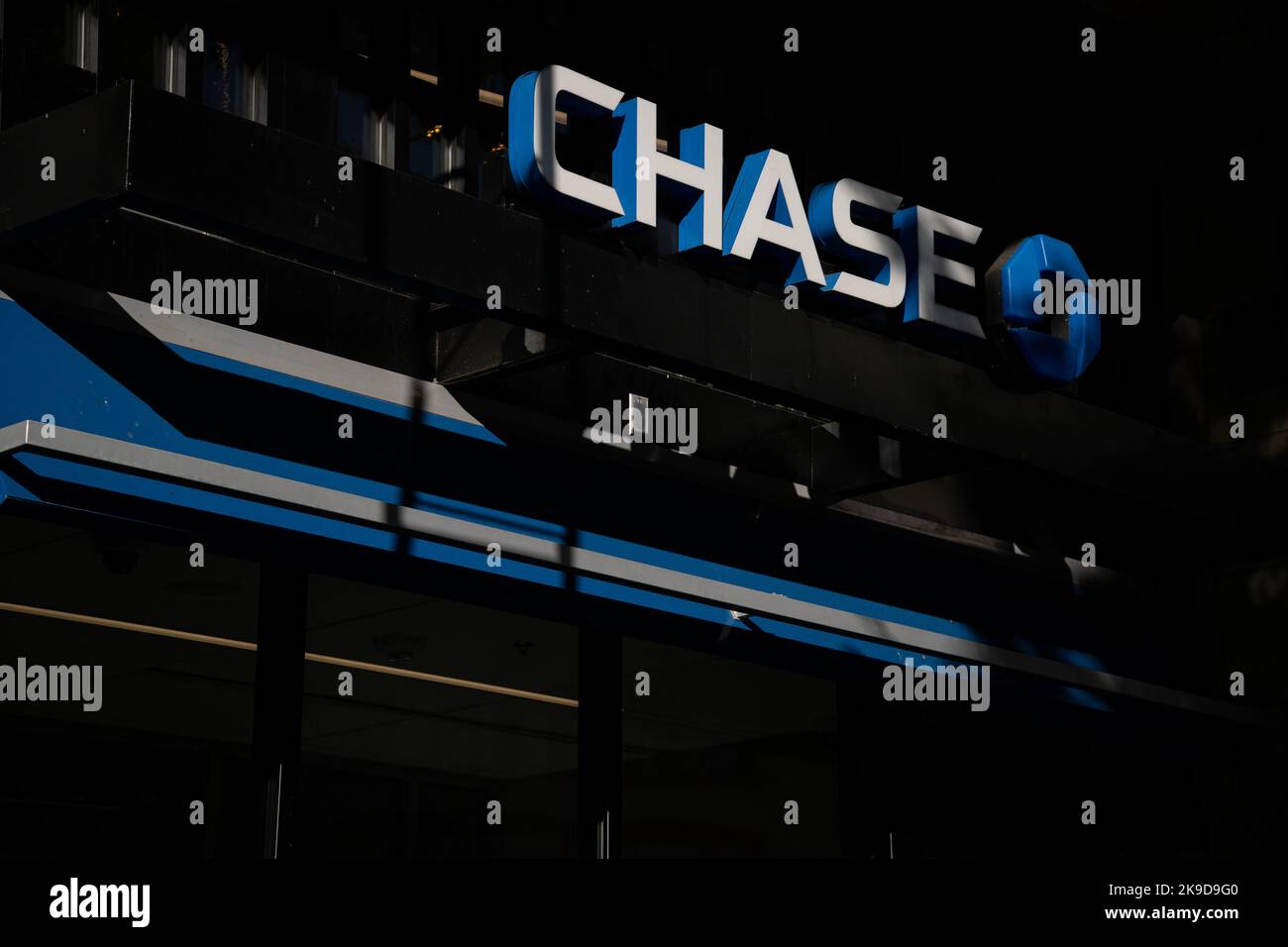 Chase bank logo hi-res stock photography and images - Alamy