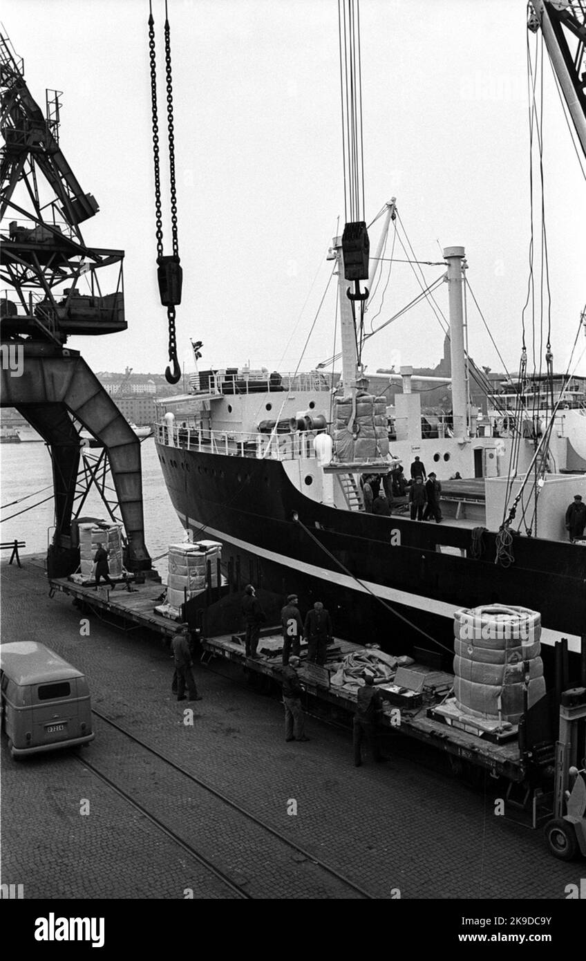 Transport of uranium containers Stock Photo - Alamy