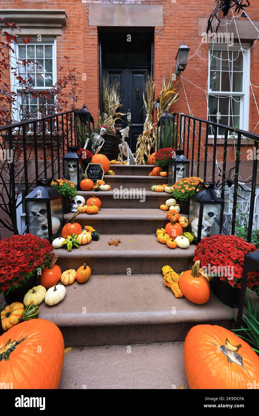 NEW YORK, NEW YORK - October 26, 2022: Carved pumpkins and terrifying ...