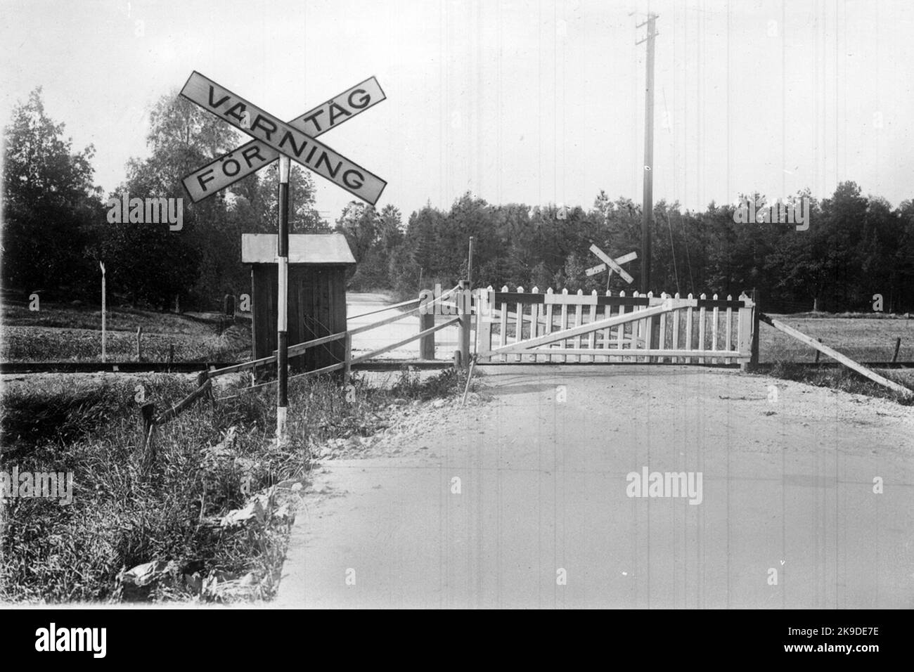 Guarded gate hi-res stock photography and images - Alamy