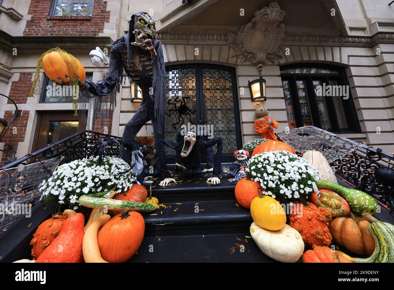 NEW YORK, NEW YORK - October 25, 2022: Carved pumpkins and terrifying ...