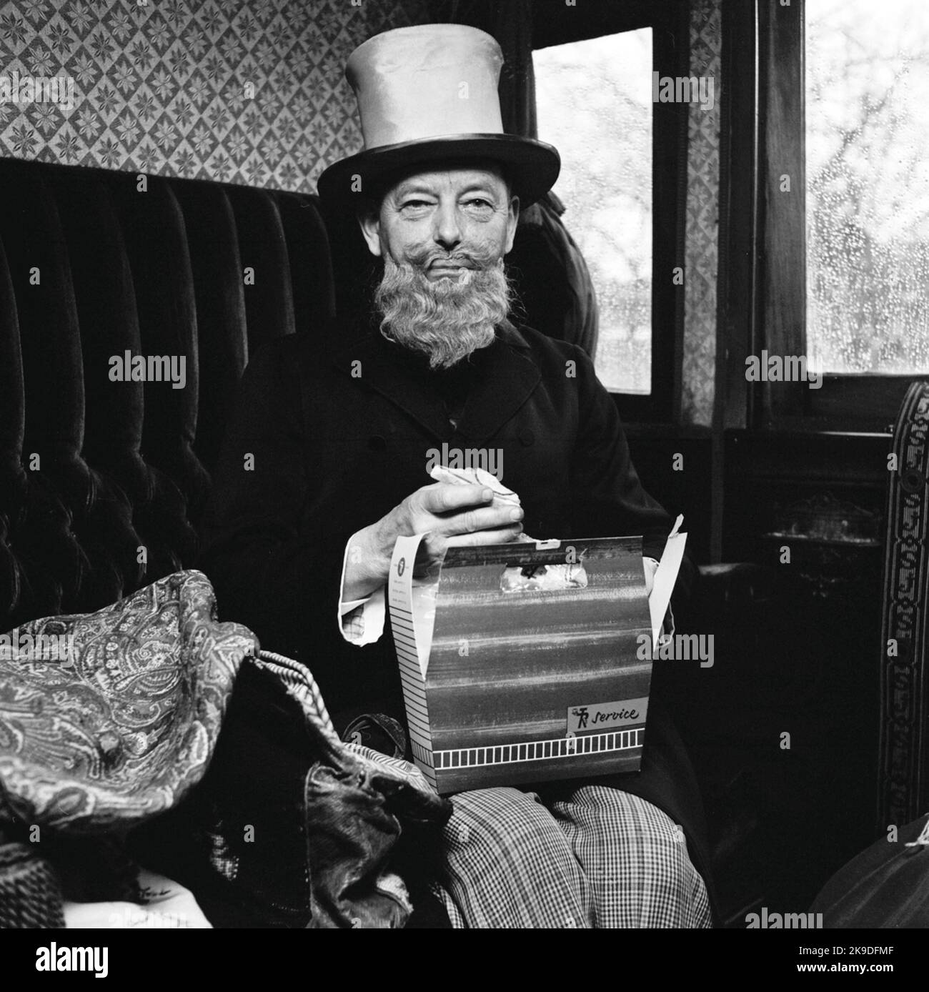 Historical train's journey from Stockholm to Gothenburg for the ...