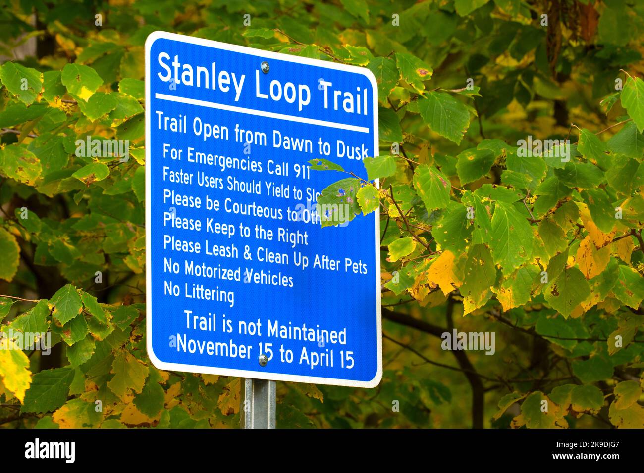 Stanley Loop Trail sign, AW Stanley Park, New Britain, Connecticut Stock Photo - Alamy