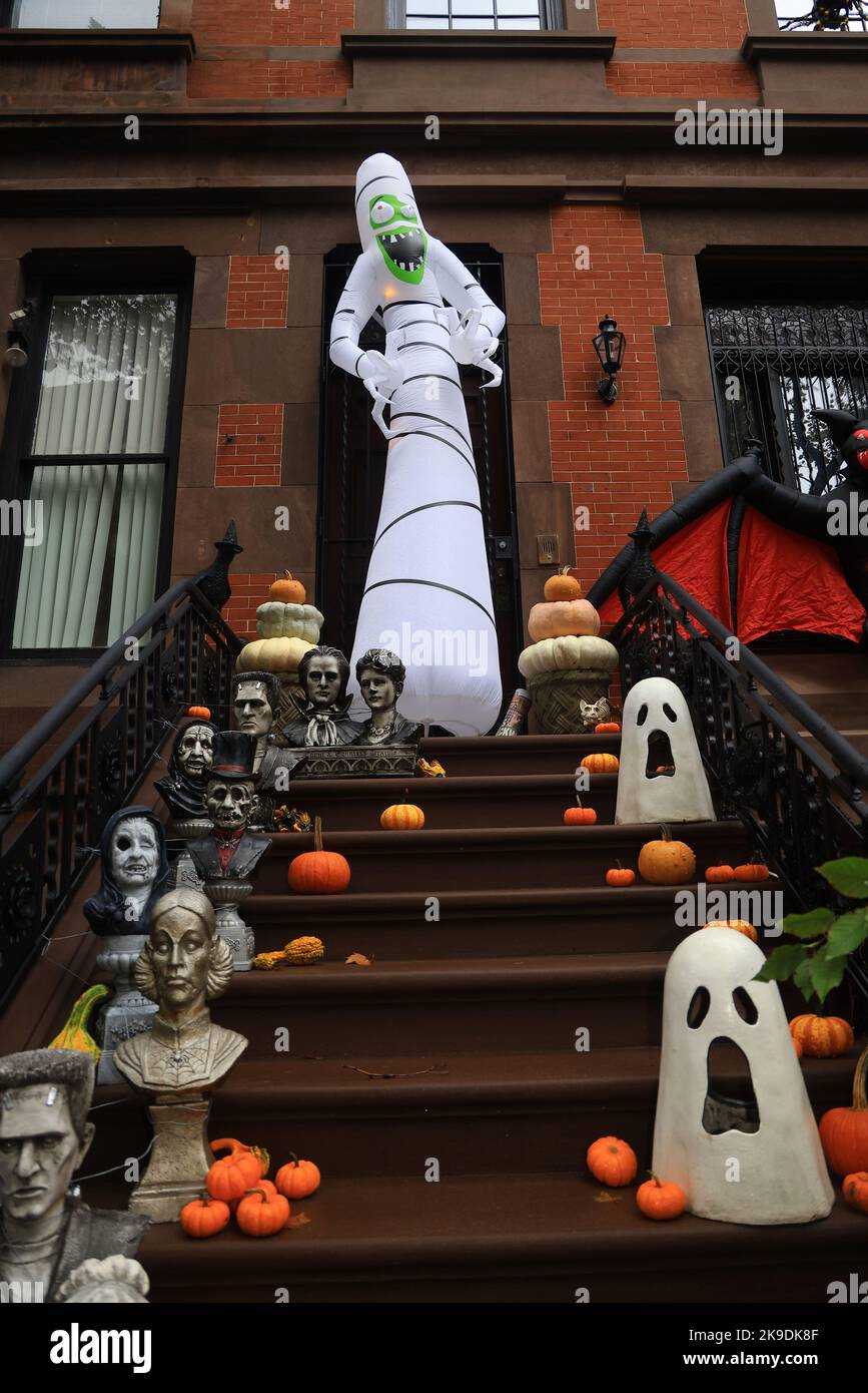 NEW YORK, NEW YORK - October 25, 2022: Ghosts and busts of horror ...