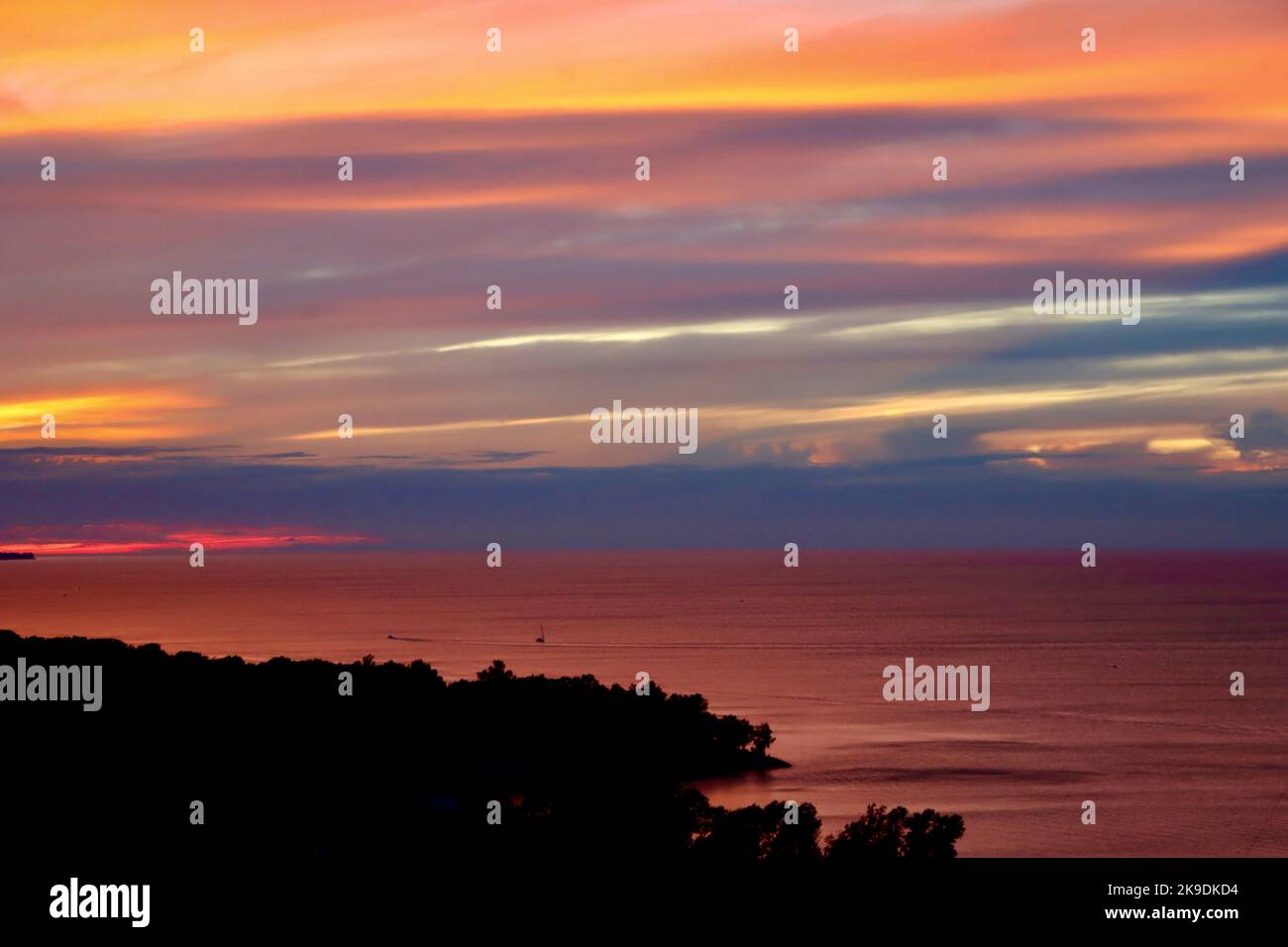 Colors over lake erie hi-res stock photography and images - Alamy