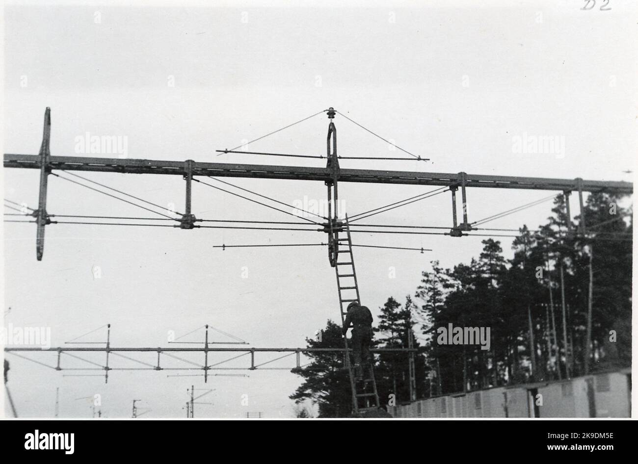 Mounting of wire bridge Stock Photo - Alamy