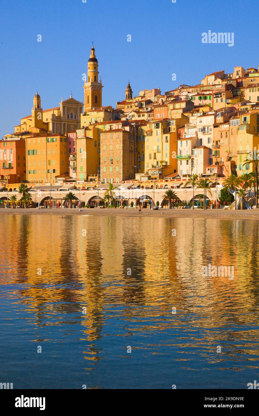 France, Cote d'Azur, Menton, skyline, Plage des Sablettes, beach Stock ...