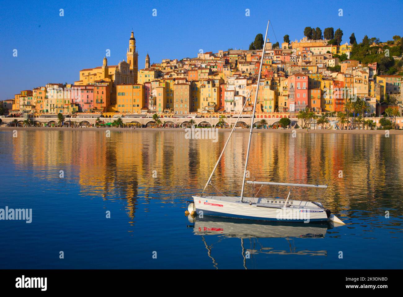 France, Cote d'Azur, Menton, skyline, Plage des Sablettes, beach Stock ...