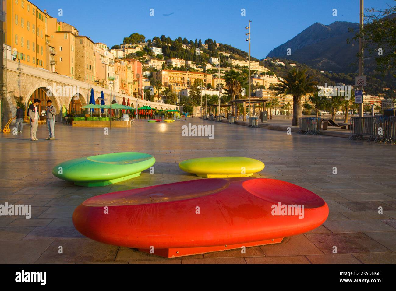 France, Cote d'Azur, Menton, skyline, Plage des Sablettes, beach Stock ...
