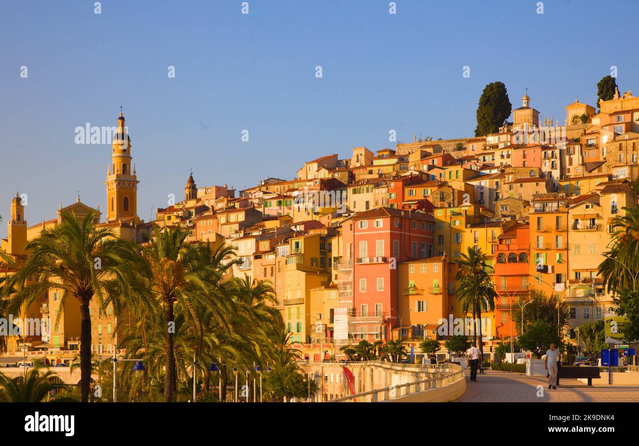 France, Cote d'Azur, Menton, skyline, Plage des Sablettes, beach Stock ...