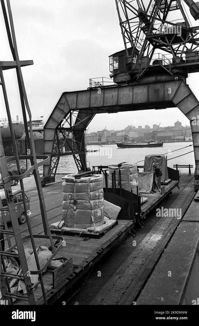 Transport of uranium containers Stock Photo - Alamy