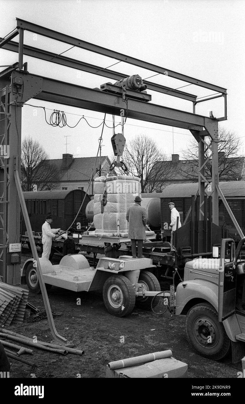 Transport of uranium containers Stock Photo - Alamy
