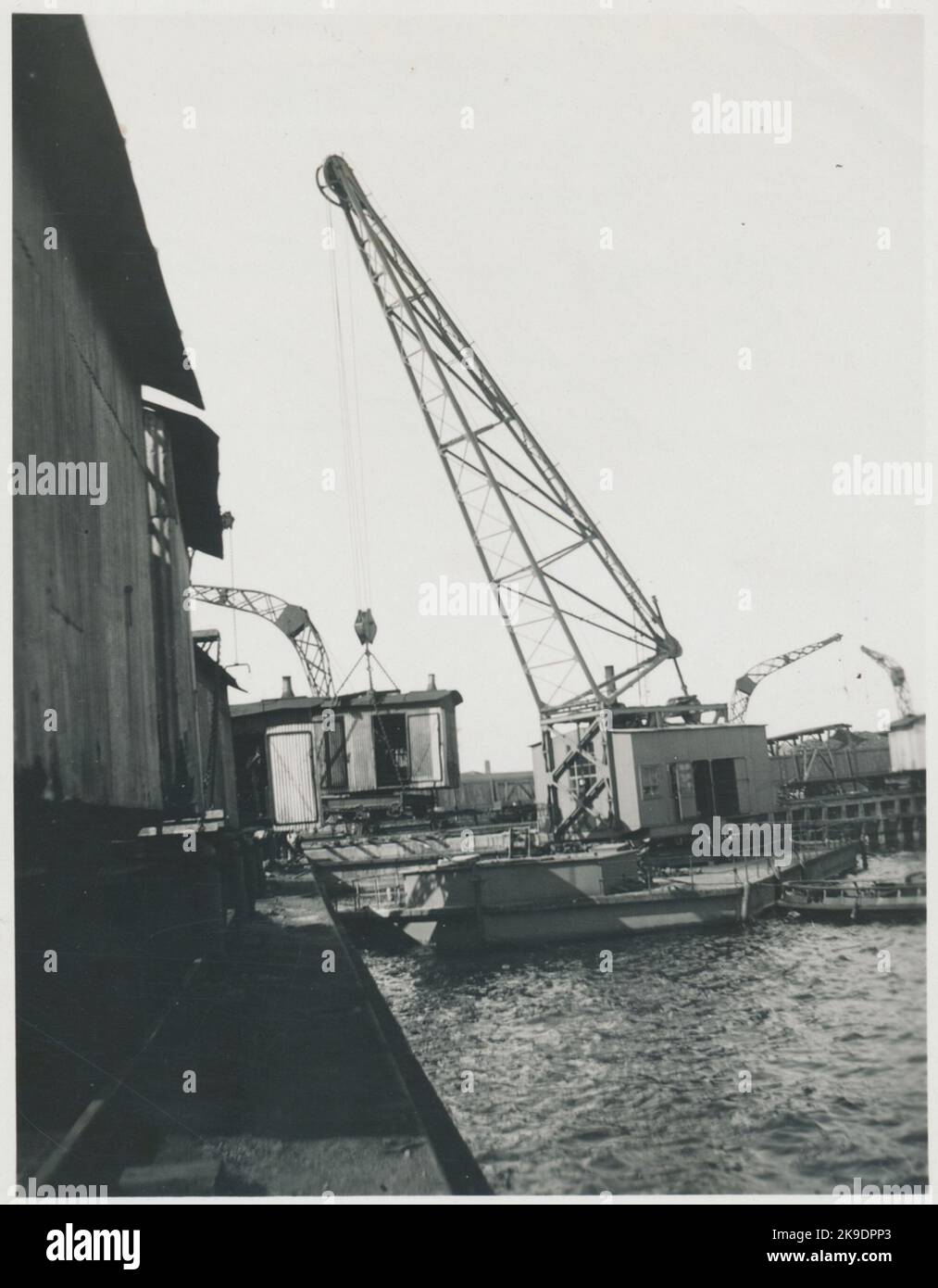 Worse port. State Railways, SJ. Replacement of carbon teeth, SJ turn ...