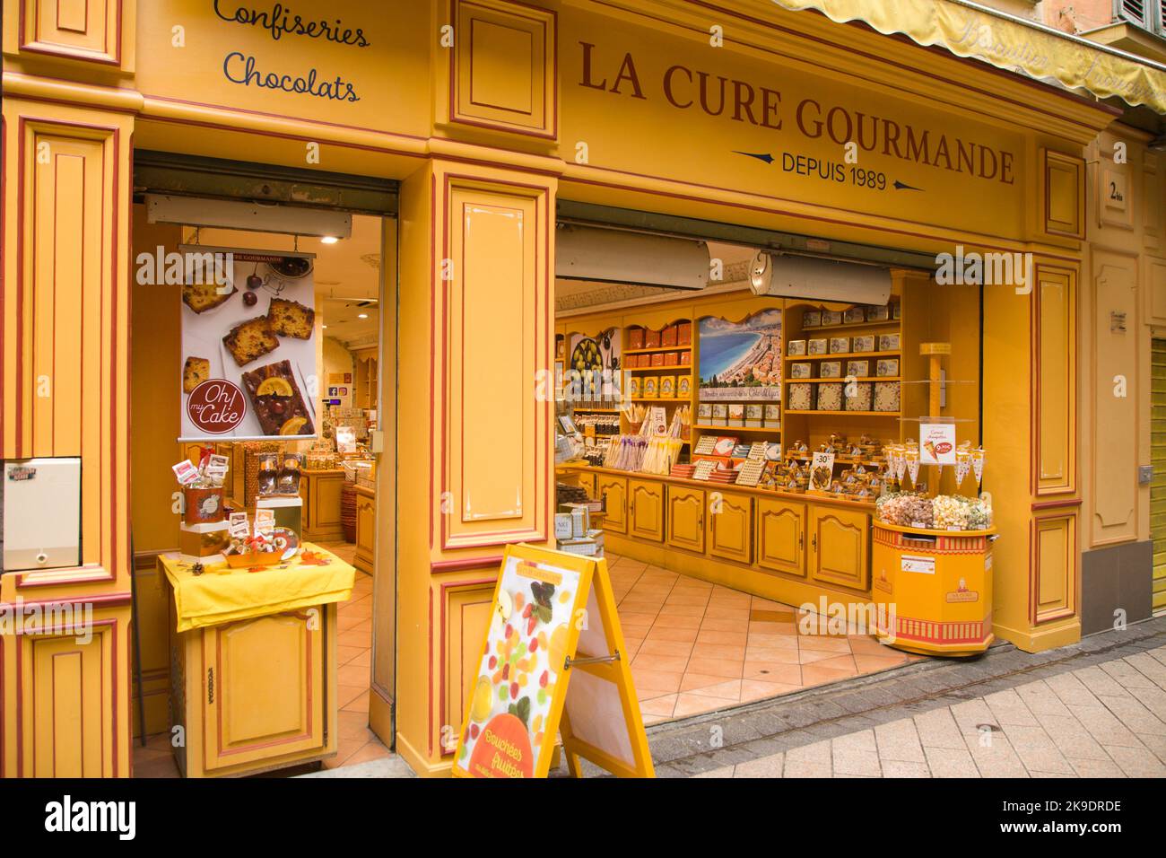 France, Cote d'Azur, Nice, pastry shop, chocolate shop Stock Photo - Alamy