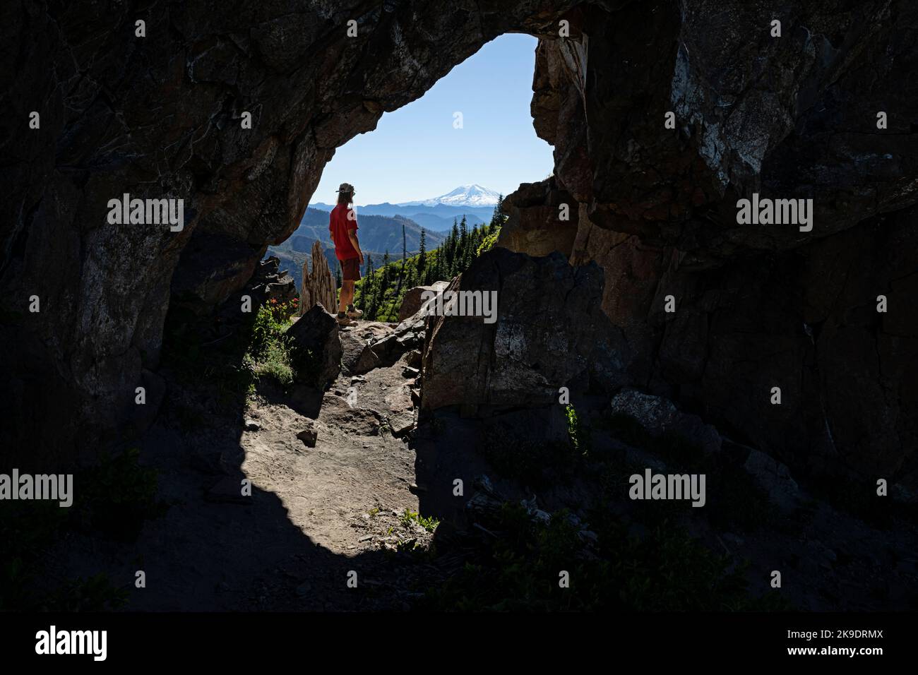 WA22561-00...WASHINGTON - Hiker enjoying a view of Mount Adams from the ...