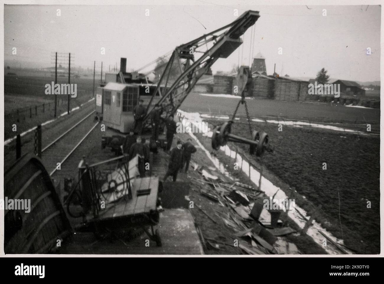 With the help of a steam crane, you clean up after the accident that ...