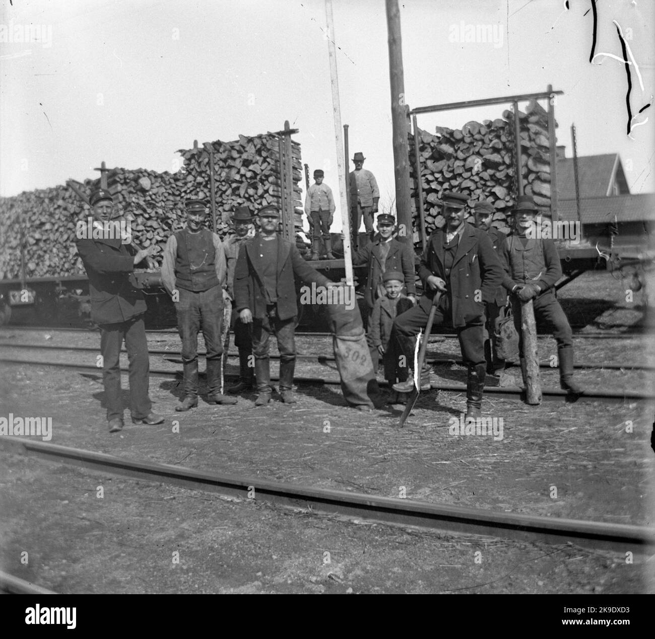 Wood loading hi-res stock photography and images - Alamy