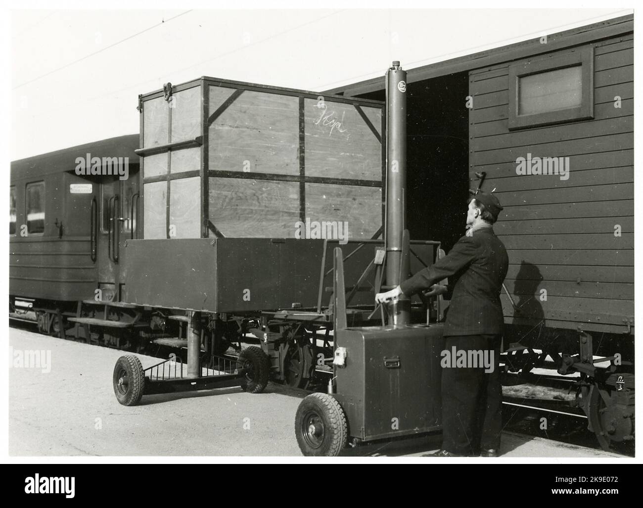 Work with height and lowerable platform trolley Stock Photo - Alamy